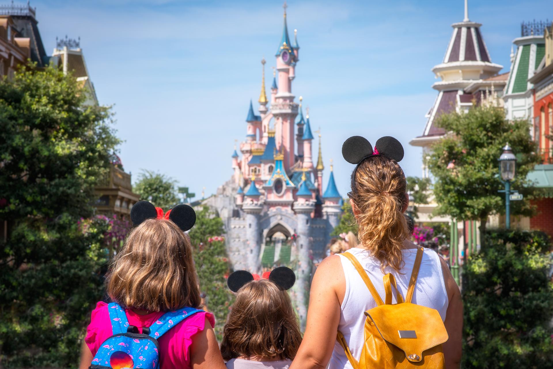 Tips for Navigating Disney World With an Anxious Child - Washington Parent